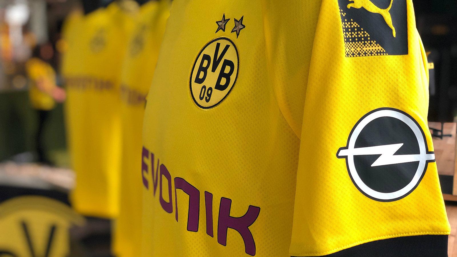 Η νέα εμφάνιση της Borussia με το έμβλημα Opel