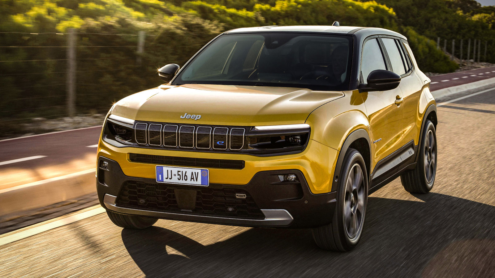 Νέο Jeep Avenger: Βενζίνη με 100 άλογα ηλεκτρικό με 400 χλμ. αυτονομ